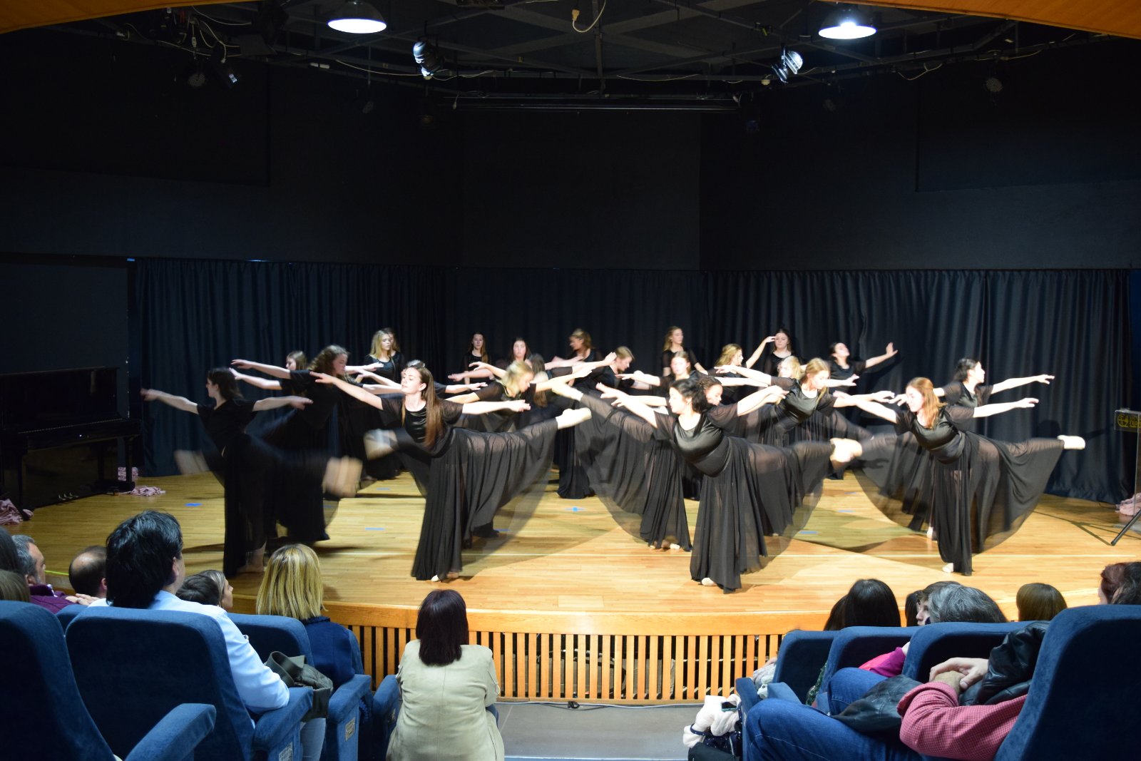 παράσταση χορού μαζί με τη σχολή Downtown Dance Conservatory (5 ...